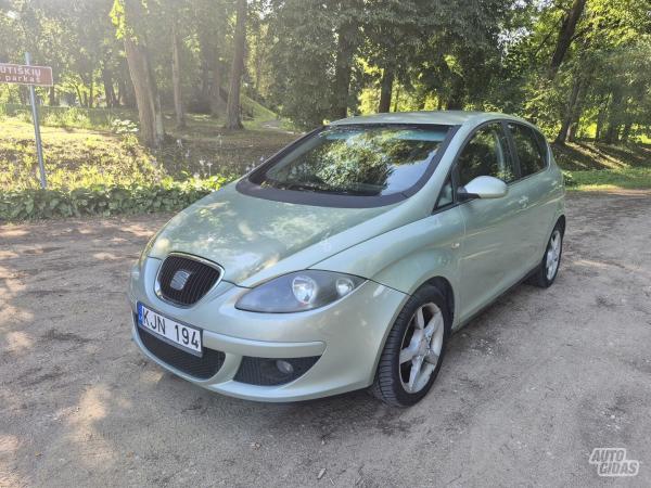 Green SEAT Altea 2006 in Jonava, with an engine capacity of 2.00 L and mileage of 400 thousand km for 1500 €, photo 1 on AUTOMOTO.COM.LV