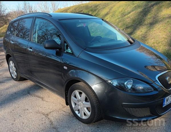 Green SEAT Altea 2008 in Talsi, with an engine capacity of 1.90 L and mileage of 210 thousand km for 2800 €, photo 1 on AUTOMOTO.COM.LV