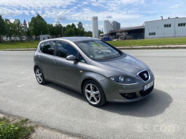 Pelēks SEAT Altea 2004 Rīga, ar dzinēja tilpumu 2.00 L un nobraukumu 370 tūkst. km par 1400 €, foto 2 vietnē AUTOMOTO.COM.LV