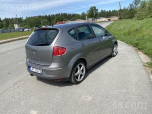 Grey SEAT Altea 2004 in Riga, with an engine capacity of 2.00 L and mileage of 370 thousand km for 1400 €, photo 4 on AUTOMOTO.COM.LV