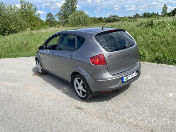 Pelēks SEAT Altea 2004 Rīga, ar dzinēja tilpumu 2.00 L un nobraukumu 370 tūkst. km par 1400 €, foto 5 vietnē AUTOMOTO.COM.LV