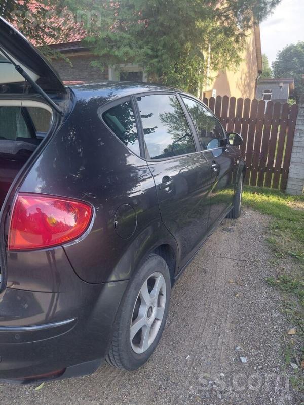 Pelēks SEAT Altea 2004 Rēzekne, ar dzinēja tilpumu 1.90 L un nobraukumu 252 tūkst. km par 2250 €, foto 2 vietnē AUTOMOTO.COM.LV