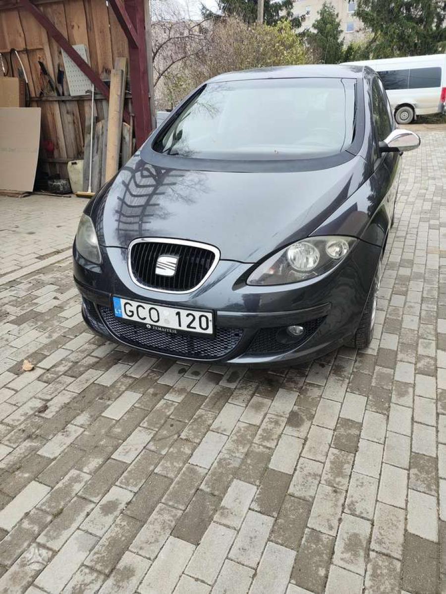 Grey SEAT Altea 2004 in Telschi, with an engine capacity of 2.00 L and mileage of 365 thousand km for 1100 €, photo 1 on AUTOMOTO.COM.LV