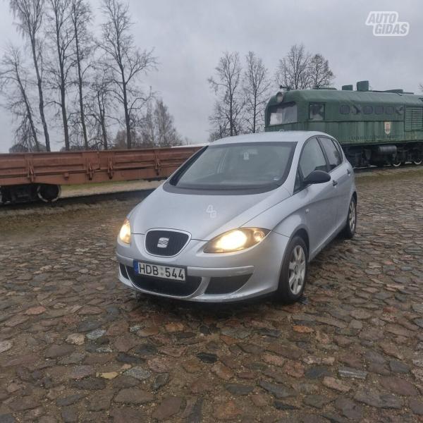 Pelēks SEAT Altea 2005 Pakruojis, ar dzinēja tilpumu 1.90 L un nobraukumu 360 tūkst. km par 1200 €, foto 1 vietnē AUTOMOTO.COM.LV