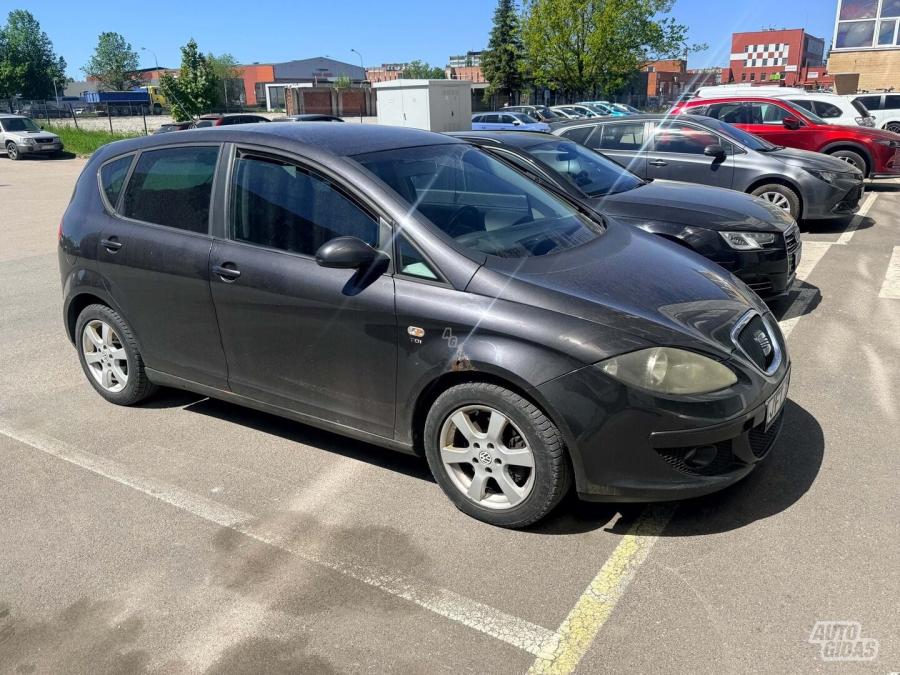 Grey SEAT Altea 2005 in Kretinga, with an engine capacity of 2.00 L and mileage of 342 thousand km for 1150 €, photo 3 on AUTOMOTO.COM.LV