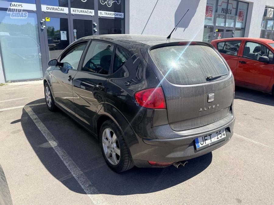 Grey SEAT Altea 2005 in Kretinga, with an engine capacity of 2.00 L and mileage of 342 thousand km for 1150 €, photo 4 on AUTOMOTO.COM.LV