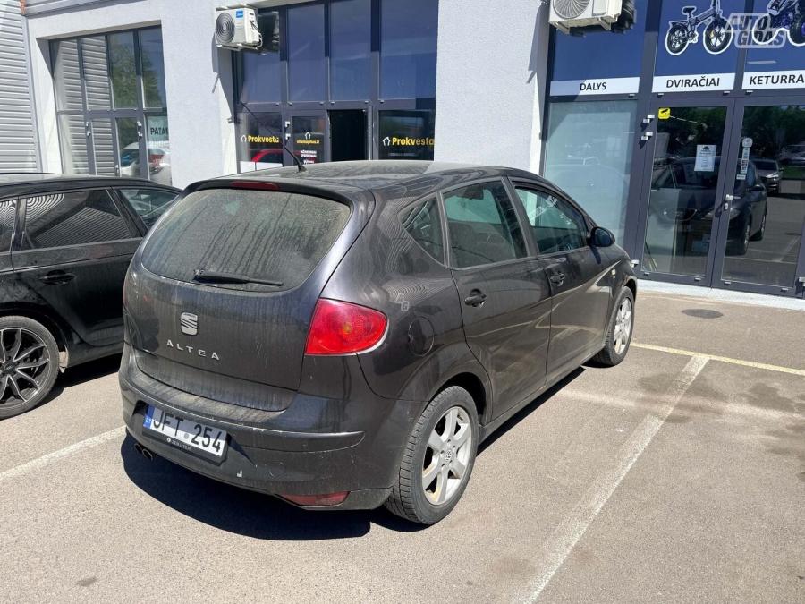 Grey SEAT Altea 2005 in Kretinga, with an engine capacity of 2.00 L and mileage of 342 thousand km for 1150 €, photo 5 on AUTOMOTO.COM.LV