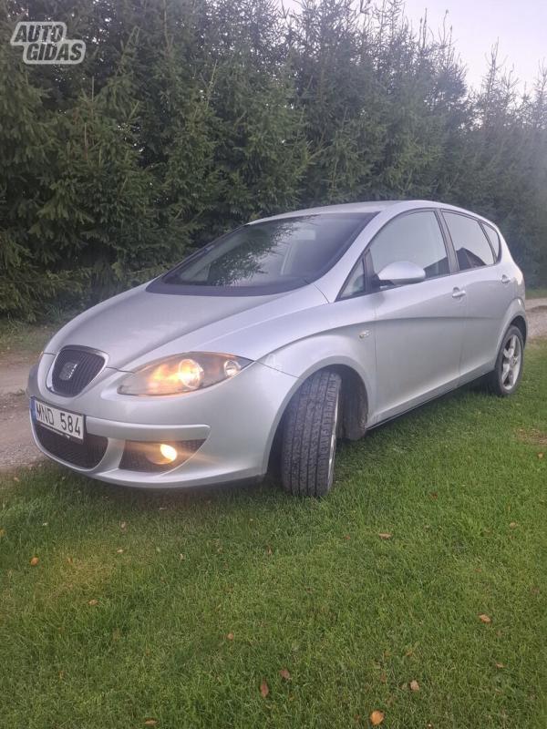 Grey SEAT Altea 2006 in Elektrenai, with an engine capacity of 1.90 L and mileage of 302 thousand km for 1350 €, photo 1 on AUTOMOTO.COM.LV