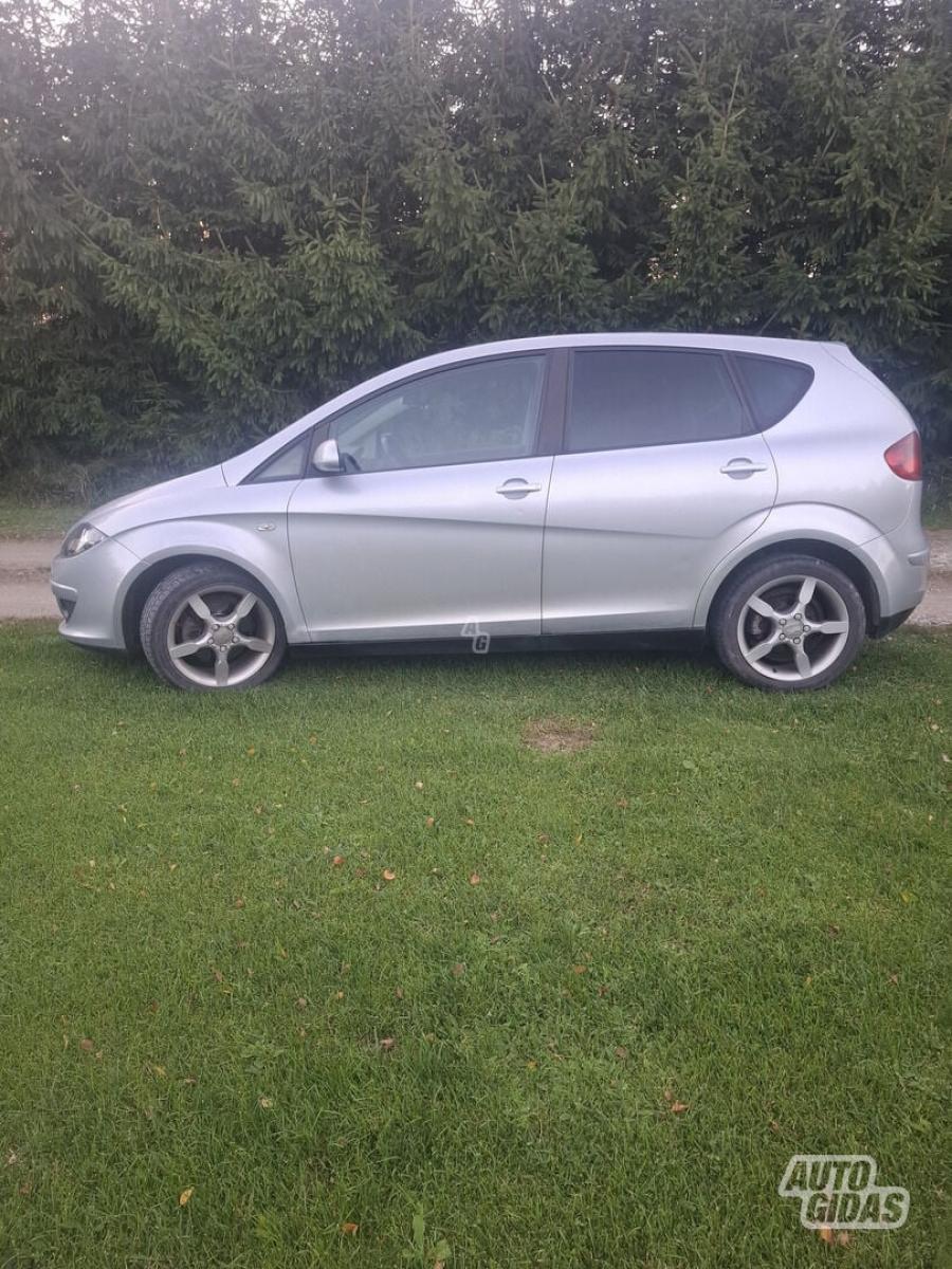 Grey SEAT Altea 2006 in Elektrenai, with an engine capacity of 1.90 L and mileage of 302 thousand km for 1350 €, photo 4 on AUTOMOTO.COM.LV