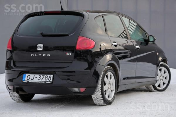 Pelēks SEAT Altea 2008 Tukums, ar dzinēja tilpumu 1.90 L un nobraukumu 378 tūkst. km par 1950 €, foto 3 vietnē AUTOMOTO.COM.LV