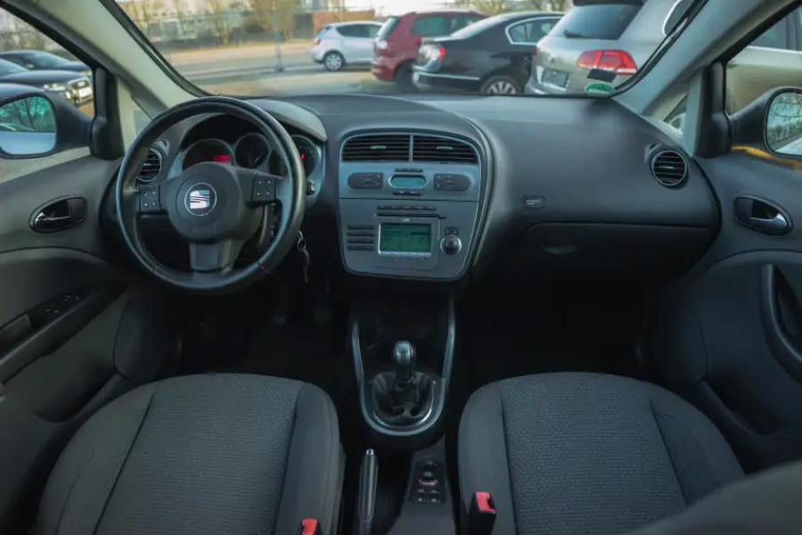 Grey SEAT Altea 2008 in Liepaja, with an engine capacity of 1.90 L and mileage of 205 thousand km for 3800 €, photo 8 on AUTOMOTO.COM.LV