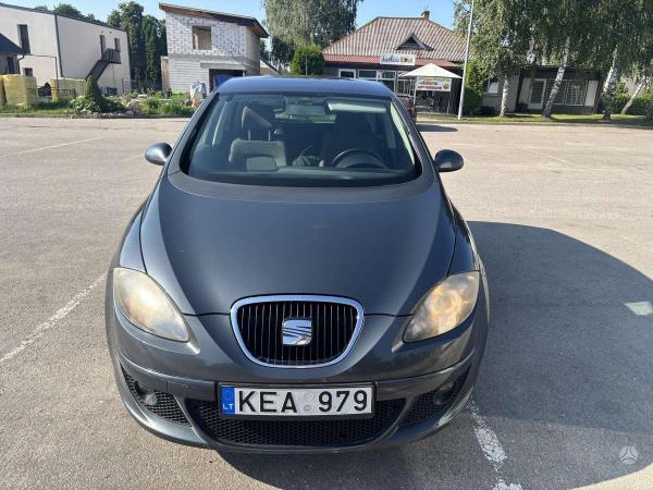 Grey SEAT Altea 2008 in Alytus, with an engine capacity of 1.90 L and mileage of 324 thousand km for 1650 €, photo 2 on AUTOMOTO.COM.LV