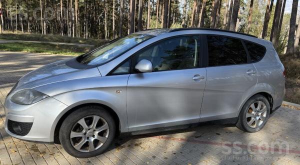 Grey SEAT Altea 2010 in Talsi, with an engine capacity of 1.60 L and mileage of 274 thousand km for 1990 €, photo 5 on AUTOMOTO.COM.LV