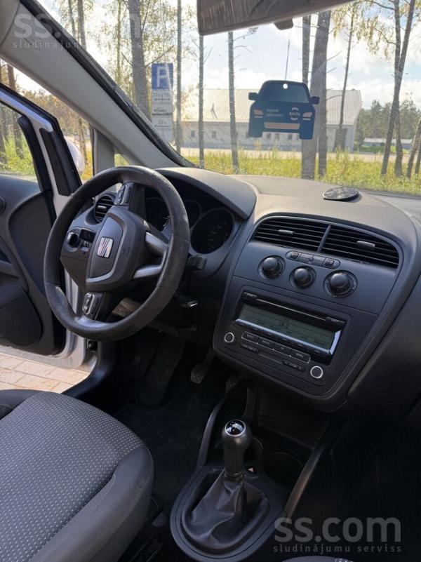 Grey SEAT Altea 2010 in Talsi, with an engine capacity of 1.60 L and mileage of 274 thousand km for 1990 €, photo 7 on AUTOMOTO.COM.LV