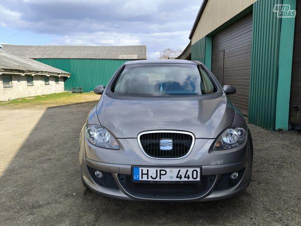 Pelēks SEAT Altea 2004 Plungė, ar dzinēja tilpumu 2.00 L un nobraukumu 273 tūkst. km par 1500 €, foto 5 vietnē AUTOMOTO.COM.LV