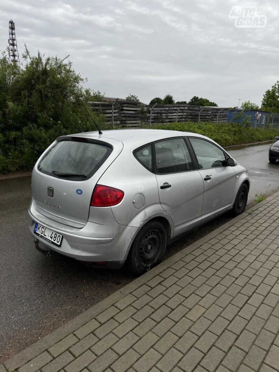 Pelēks SEAT Altea 2004 Klaipėda, ar dzinēja tilpumu 1.60 L un nobraukumu 239 tūkst. km par 750 €, foto 3 vietnē AUTOMOTO.COM.LV