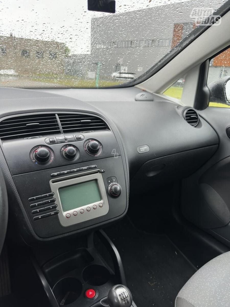Pelēks SEAT Altea 2004 Klaipėda, ar dzinēja tilpumu 1.60 L un nobraukumu 239 tūkst. km par 750 €, foto 11 vietnē AUTOMOTO.COM.LV