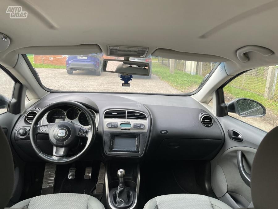 Grey SEAT Altea 2004 in Marijampole, with an engine capacity of 2.00 L and mileage of 354 thousand km for 1500 €, photo 9 on AUTOMOTO.COM.LV