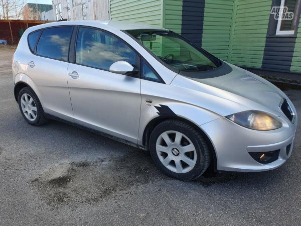 Pelēks SEAT Altea 2005 Šauļi, ar dzinēja tilpumu 2.00 L un nobraukumu 290 tūkst. km par 1100 €, foto 4 vietnē AUTOMOTO.COM.LV