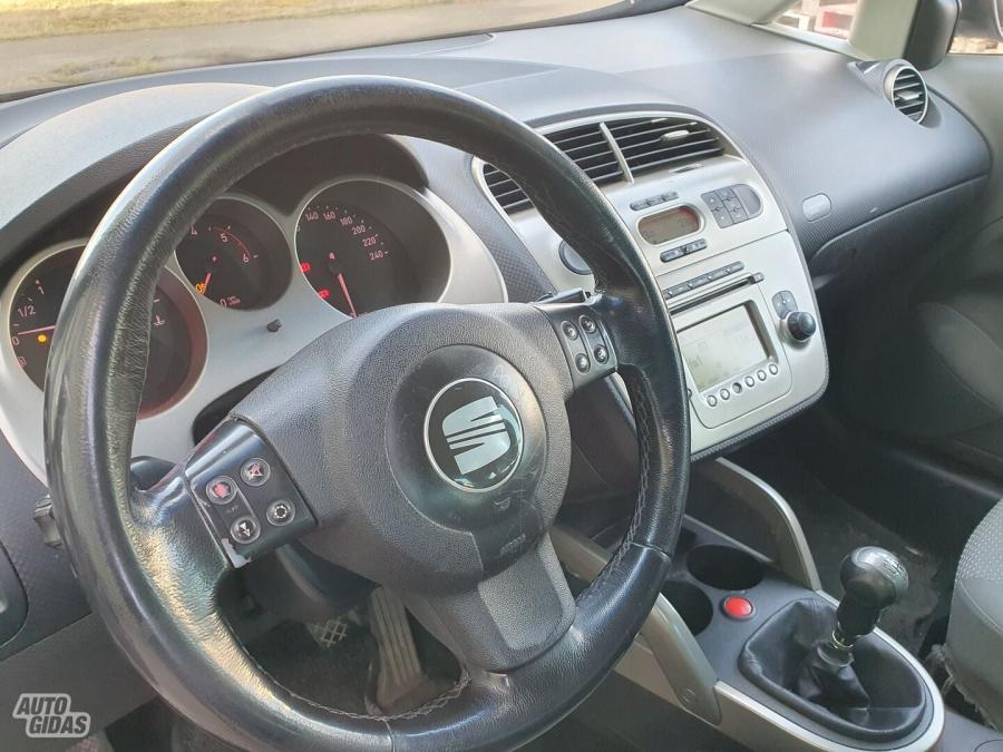 Pelēks SEAT Altea 2005 Šauļi, ar dzinēja tilpumu 2.00 L un nobraukumu 290 tūkst. km par 1100 €, foto 13 vietnē AUTOMOTO.COM.LV