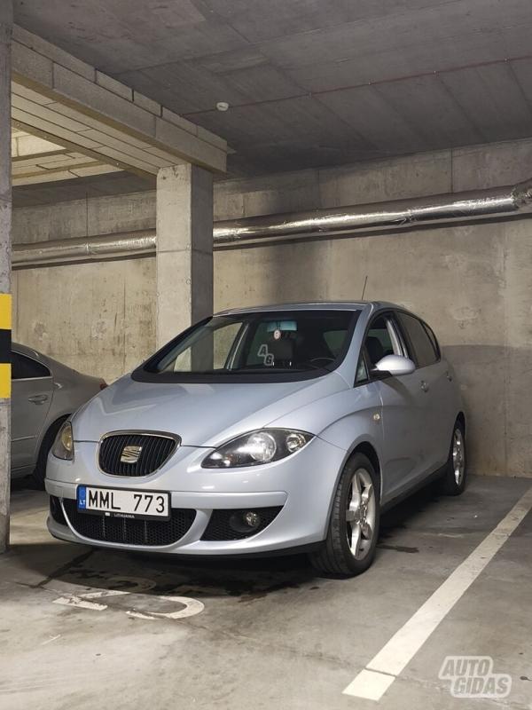 Grey SEAT Altea 2005 in Vilnius, with an engine capacity of 2.00 L and mileage of 319 thousand km for 1700 €, photo 1 on AUTOMOTO.COM.LV