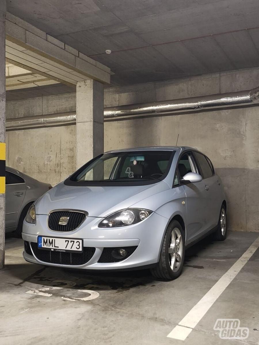 Grey SEAT Altea 2005 in Vilnius, with an engine capacity of 2.00 L and mileage of 319 thousand km for 1700 €, photo 1 on AUTOMOTO.COM.LV
