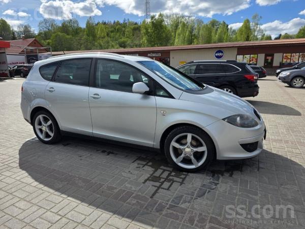 Grey SEAT Altea 2007 in Tukums, with an engine capacity of 2.00 L and mileage of 284 thousand km for 2200 €, photo 1 on AUTOMOTO.COM.LV