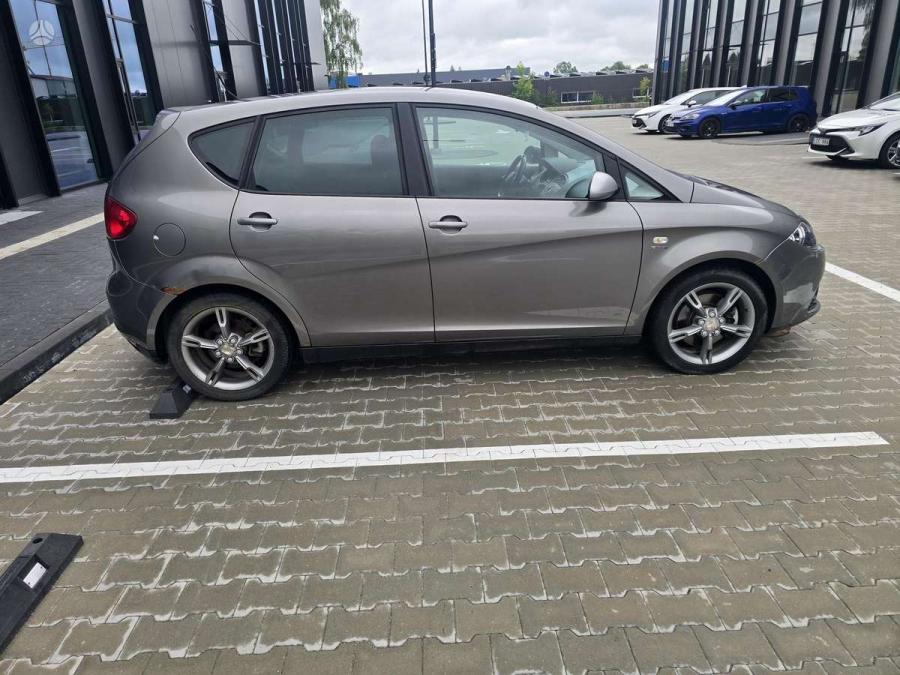 Pelēks SEAT Altea 2007 Viļņa, ar dzinēja tilpumu 1.98 L un nobraukumu 163 tūkst. km par 1500 €, foto 5 vietnē AUTOMOTO.COM.LV