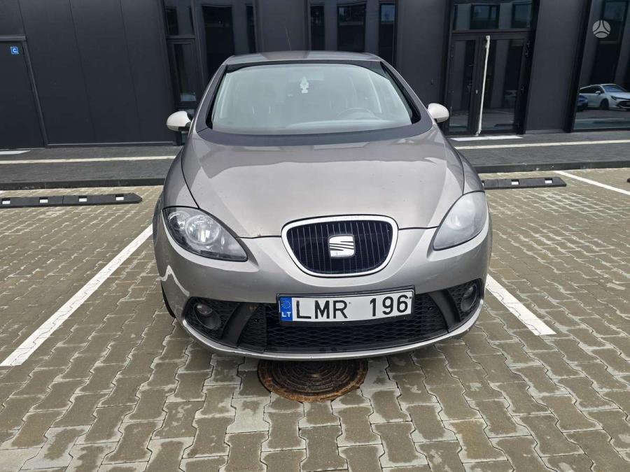 Grey SEAT Altea 2007 in Vilnius, with an engine capacity of 1.98 L and mileage of 163 thousand km for 1400 €, photo 1 on AUTOMOTO.COM.LV