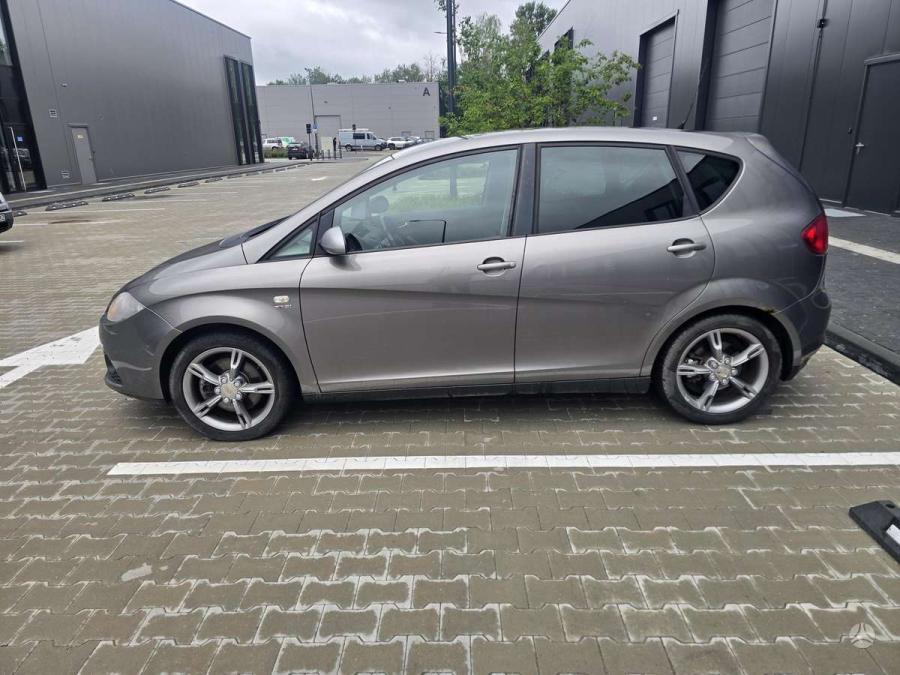 Grey SEAT Altea 2007 in Vilnius, with an engine capacity of 1.98 L and mileage of 163 thousand km for 1400 €, photo 8 on AUTOMOTO.COM.LV