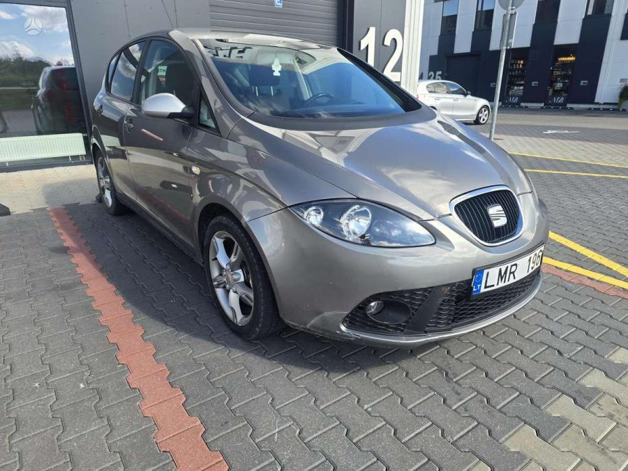 Grey SEAT Altea 2007 in Vilnius, with an engine capacity of 2.00 L and mileage of 163 thousand km for 1400 €, photo 5 on AUTOMOTO.COM.LV