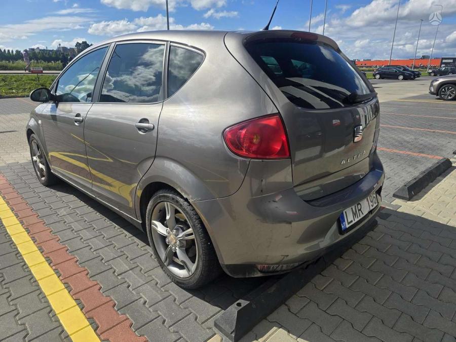 Grey SEAT Altea 2007 in Vilnius, with an engine capacity of 2.00 L and mileage of 163 thousand km for 1400 €, photo 6 on AUTOMOTO.COM.LV