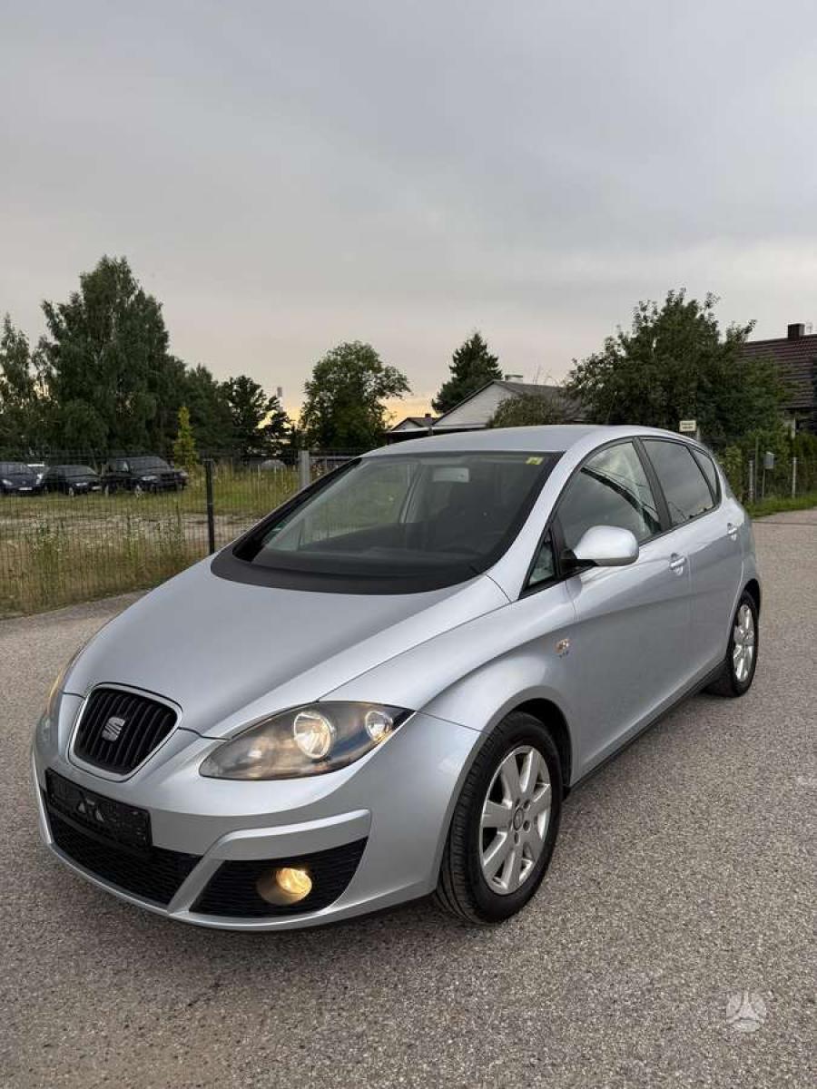 Grey SEAT Altea 2009 in Kaunas, with an engine capacity of 1.39 L and mileage of 195 thousand km for 2800 €, photo 1 on AUTOMOTO.COM.LV