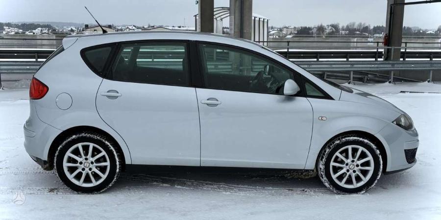 Pelēks SEAT Altea 2010 Viļņa, ar dzinēja tilpumu 1.60 L un nobraukumu 278 tūkst. km par 2450 €, foto 3 vietnē AUTOMOTO.COM.LV