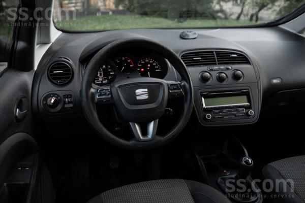 Grey SEAT Altea 2010 in Tukums, with an engine capacity of 1.60 L and mileage of 0 thousand km for 2500 €, photo 9 on AUTOMOTO.COM.LV