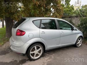 Grey SEAT Altea 2006 in Riga, with an engine capacity of 2.00 L and mileage of 205 thousand km for 1500 €, photo 4 on AUTOMOTO.COM.LV