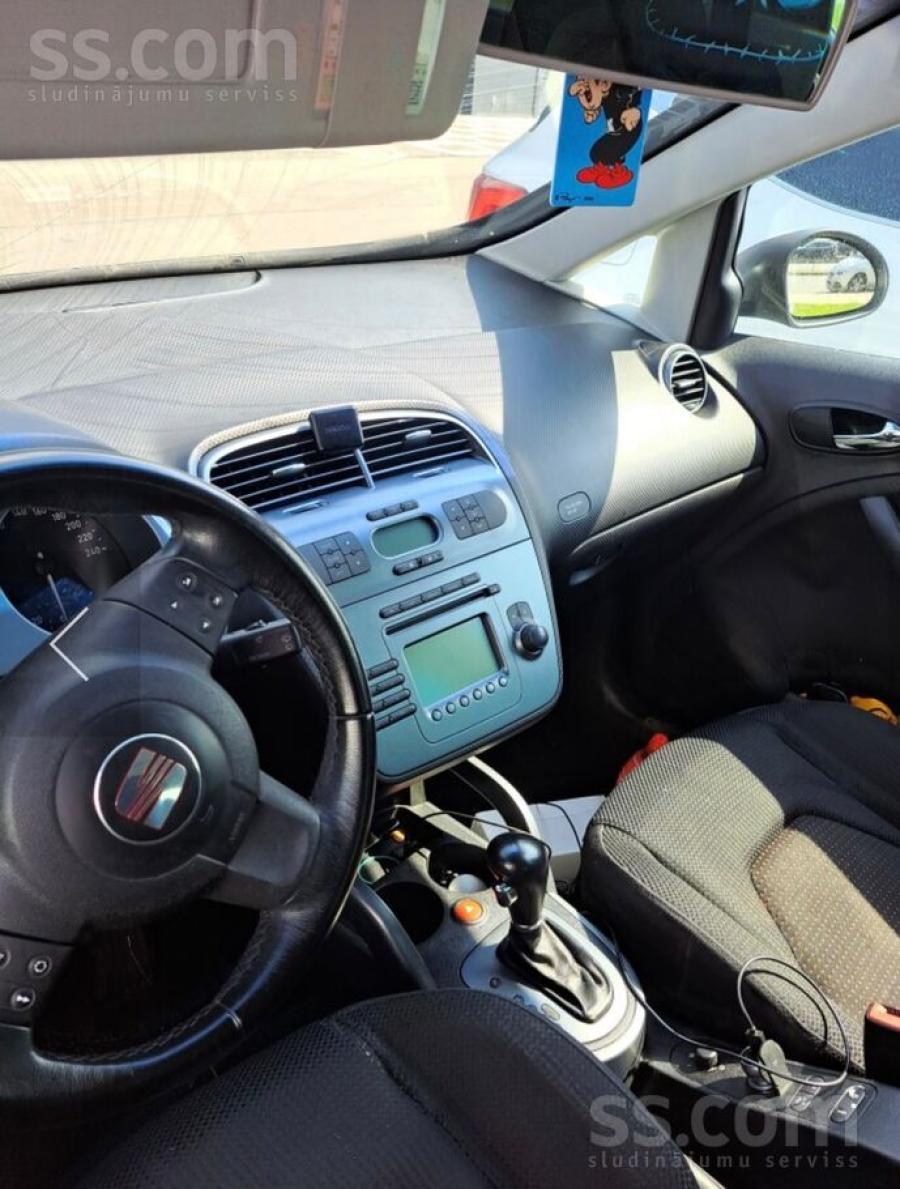 Grey SEAT Altea 2006 in Riga, with an engine capacity of 2.00 L and mileage of 205 thousand km for 1500 €, photo 5 on AUTOMOTO.COM.LV