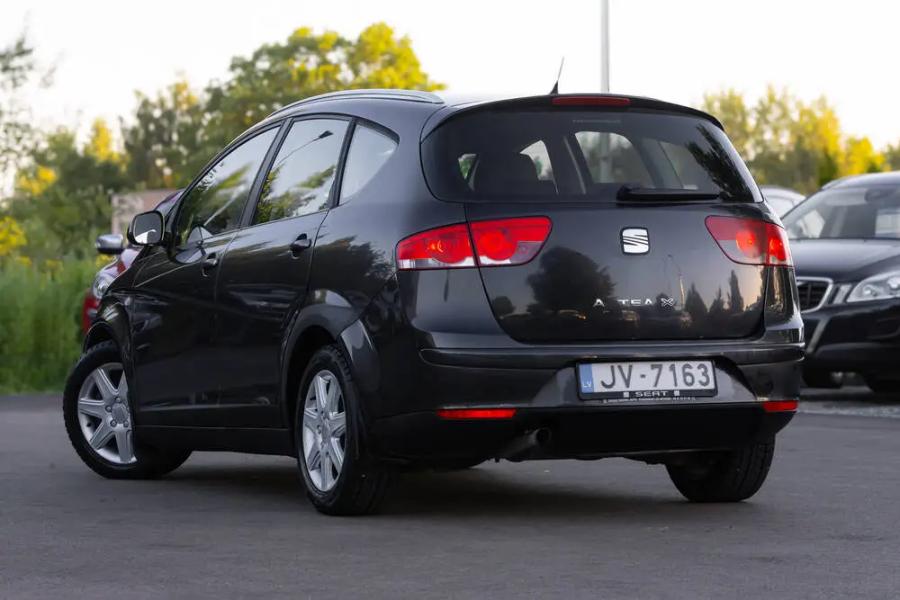 Pelēks SEAT Altea 2007 Jelgava, ar dzinēja tilpumu 1.90 L un nobraukumu 450 tūkst. km par 1150 €, foto 5 vietnē AUTOMOTO.COM.LV
