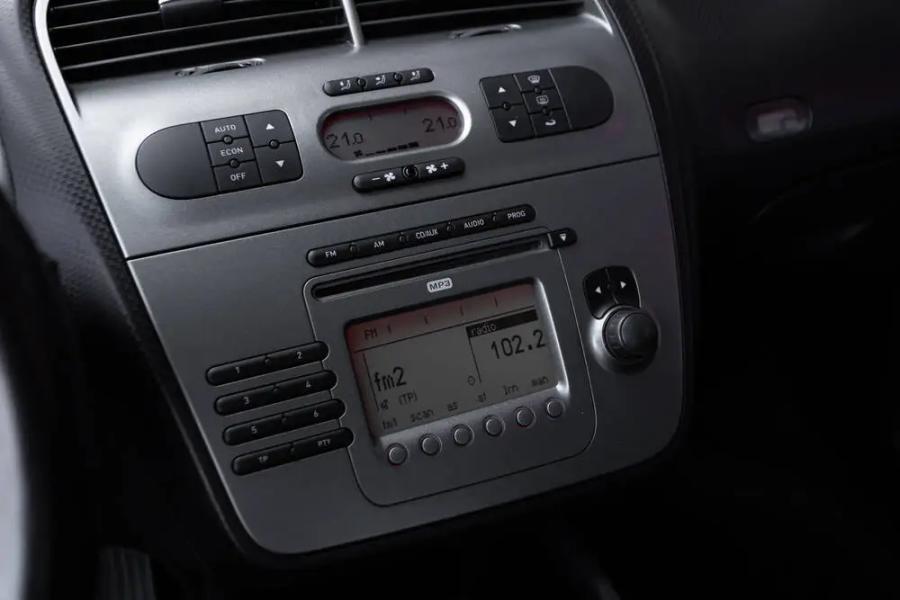 Pelēks SEAT Altea 2007 Jelgava, ar dzinēja tilpumu 1.90 L un nobraukumu 450 tūkst. km par 1150 €, foto 22 vietnē AUTOMOTO.COM.LV