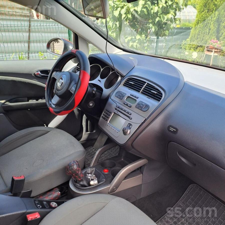 Red SEAT Altea 2004 in Dobele, with an engine capacity of 1.90 L and mileage of 356 thousand km for 1700 €, photo 4 on AUTOMOTO.COM.LV