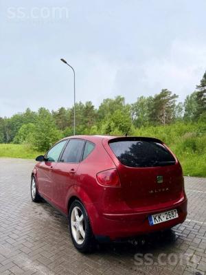 Red SEAT Altea 2005 in Riga, with an engine capacity of 2.00 L and mileage of 340 thousand km for 1500 €, photo 5 on AUTOMOTO.COM.LV