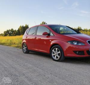 Red SEAT Altea 2005 in Siauliai, with an engine capacity of 2.00 L and mileage of 295 thousand km for 1500 €, photo 3 on AUTOMOTO.COM.LV