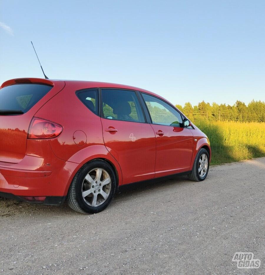 Red SEAT Altea 2005 in Siauliai, with an engine capacity of 2.00 L and mileage of 295 thousand km for 1500 €, photo 7 on AUTOMOTO.COM.LV