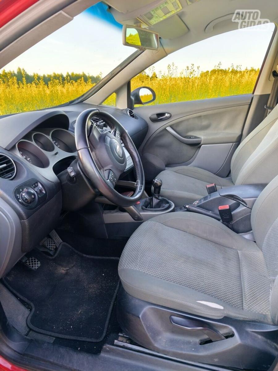 Red SEAT Altea 2005 in Siauliai, with an engine capacity of 2.00 L and mileage of 295 thousand km for 1500 €, photo 8 on AUTOMOTO.COM.LV