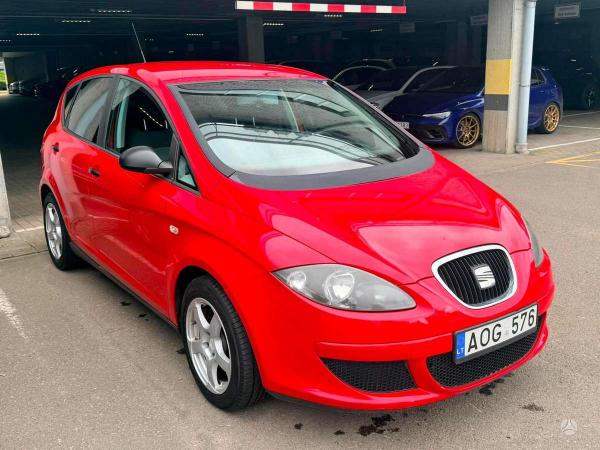 Red SEAT Altea 2005 in Vilnius, with an engine capacity of 1.60 L and mileage of 266 thousand km for 1500 €, photo 2 on AUTOMOTO.COM.LV
