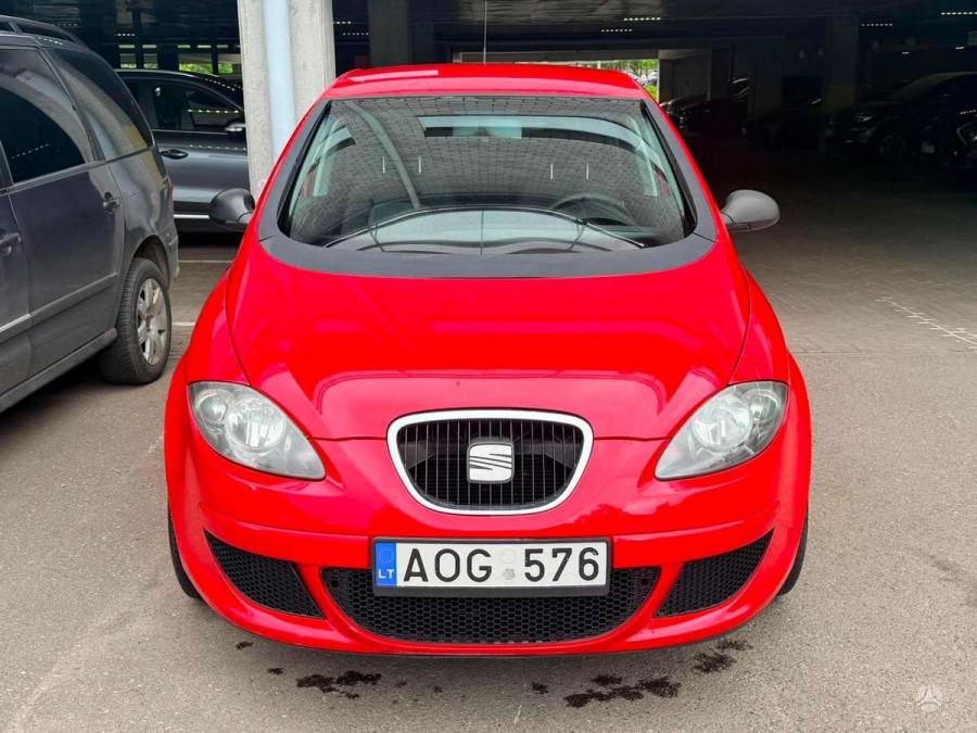 Red SEAT Altea 2005 in Vilnius, with an engine capacity of 1.60 L and mileage of 266 thousand km for 1500 €, photo 4 on AUTOMOTO.COM.LV
