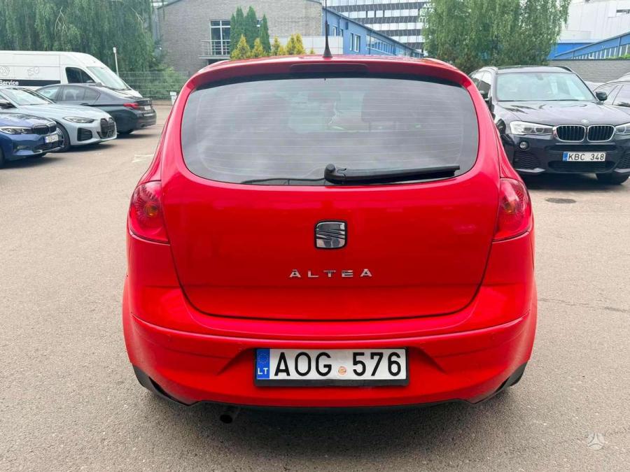 Red SEAT Altea 2005 in Vilnius, with an engine capacity of 1.60 L and mileage of 266 thousand km for 1500 €, photo 5 on AUTOMOTO.COM.LV