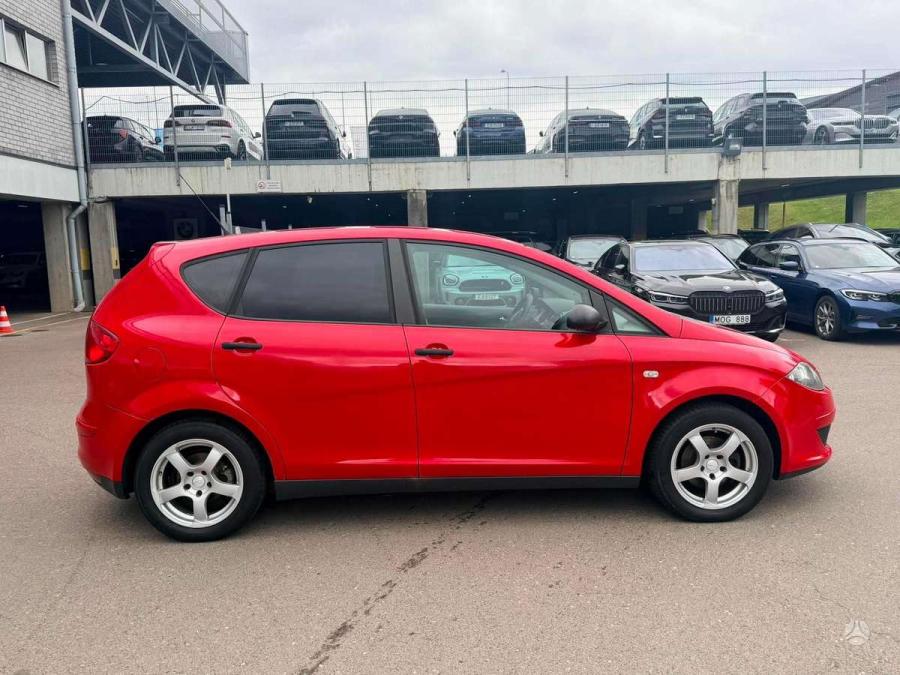 Red SEAT Altea 2005 in Vilnius, with an engine capacity of 1.60 L and mileage of 266 thousand km for 1500 €, photo 9 on AUTOMOTO.COM.LV