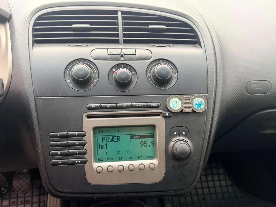 Red SEAT Altea 2005 in Vilnius, with an engine capacity of 1.60 L and mileage of 266 thousand km for 1500 €, photo 18 on AUTOMOTO.COM.LV