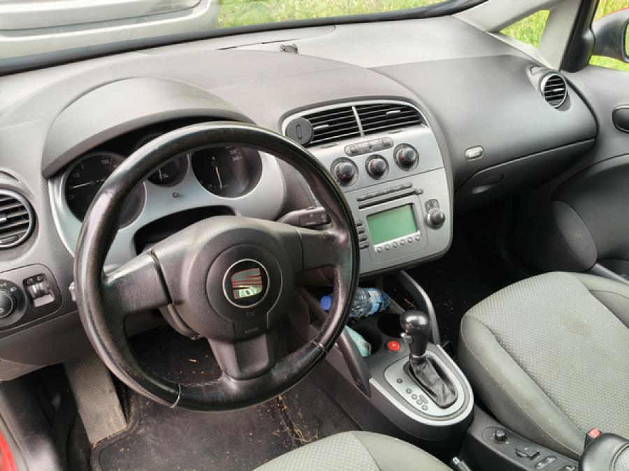 Sarkans SEAT Altea 2006 Tallina, ar dzinēja tilpumu 2.00 L un nobraukumu 250 tūkst. km par 900 €, foto 4 vietnē AUTOMOTO.COM.LV
